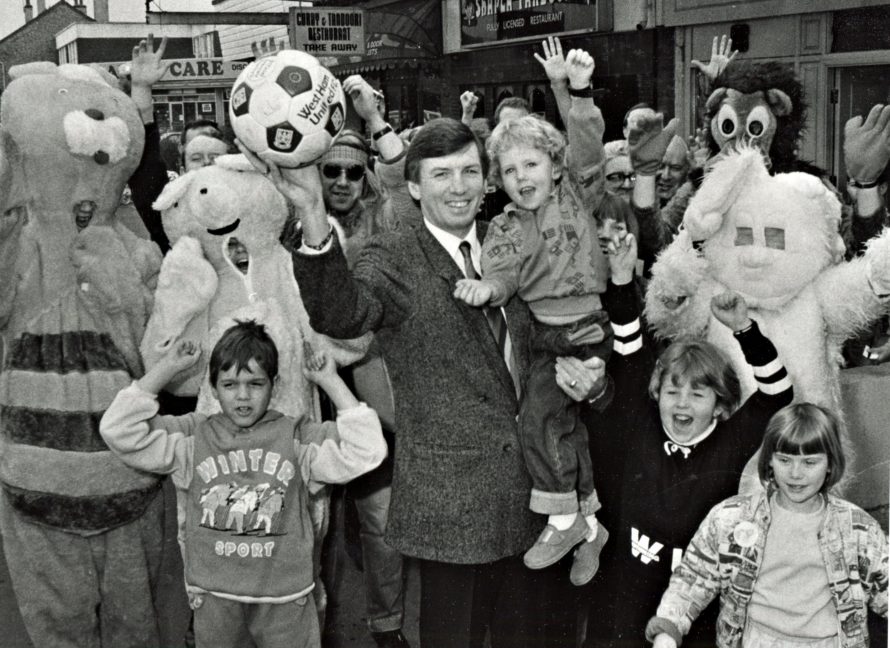 Footballer Martin Peters visits Christles in Furtherwick Road | Years ...