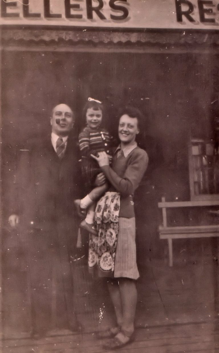 The Devonald Family | Devonald Collection | CanveyIsland.org